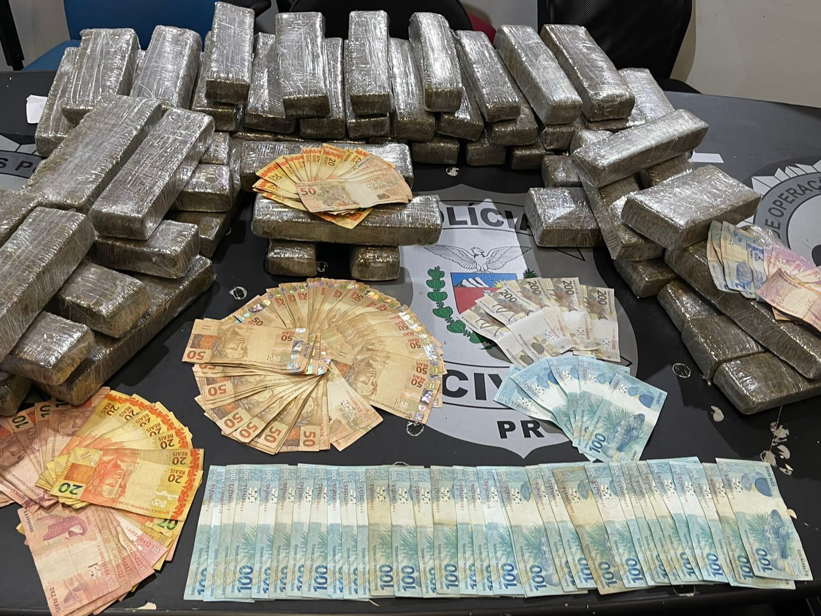 Polícia Prende Duas Pessoas Em Flagrante Quando Faziam Entrega De 32 Kg