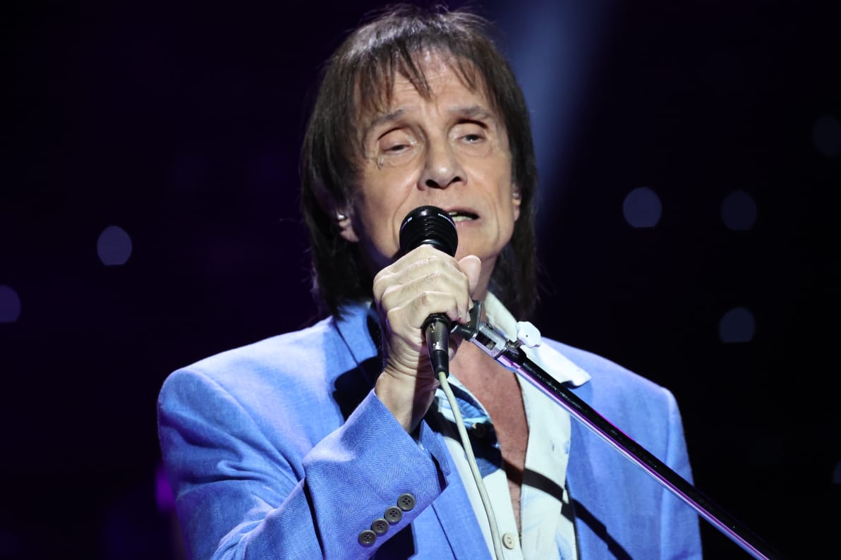 Em Curitiba, Roberto Carlos pede um minuto de aplausos para Rita Lee Em Curitiba, Roberto Carlos pede um minuto de aplausos para Rita Lee