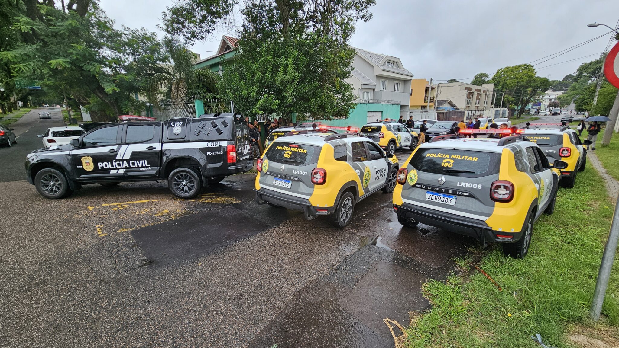 Homens Roubam Casa Em Bairro De Curitiba Policial Flagra O Momento Da