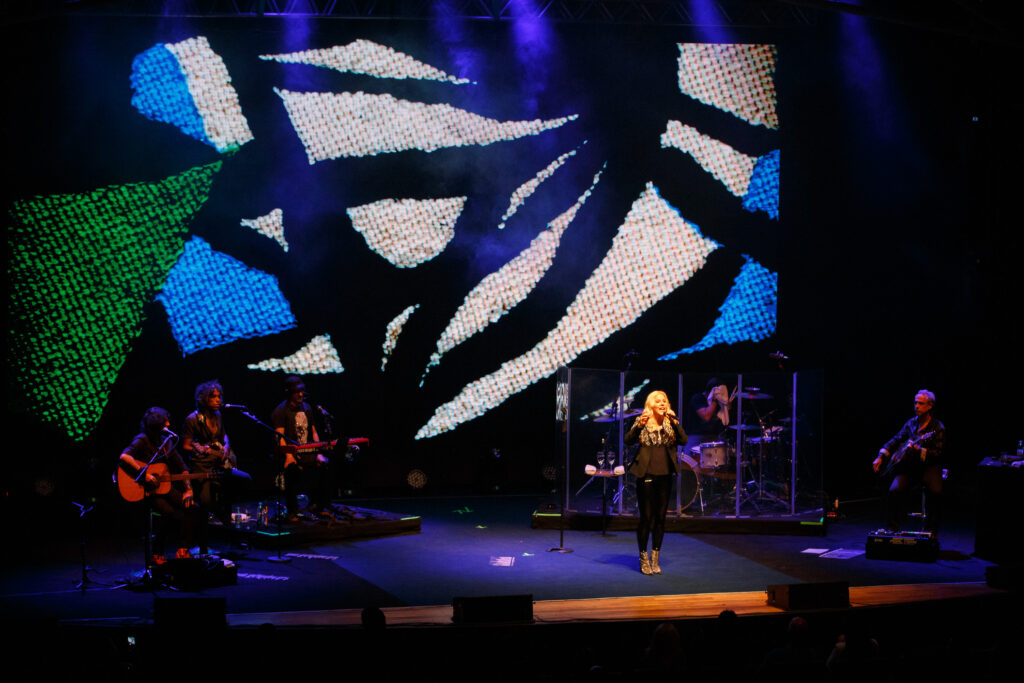 Paula Toller apresenta sucessos dos 40 anos de carreira e emociona fãs ... Paula Toller apresenta sucessos dos 40 anos de carreira e emociona fãs ...